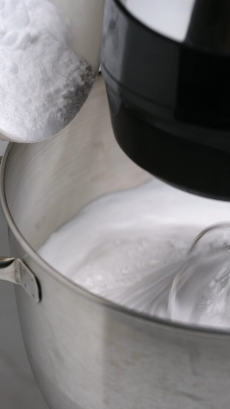The Bakery Secret to Easy Stabilized Whipped Cream Frosting - Amycakes ...