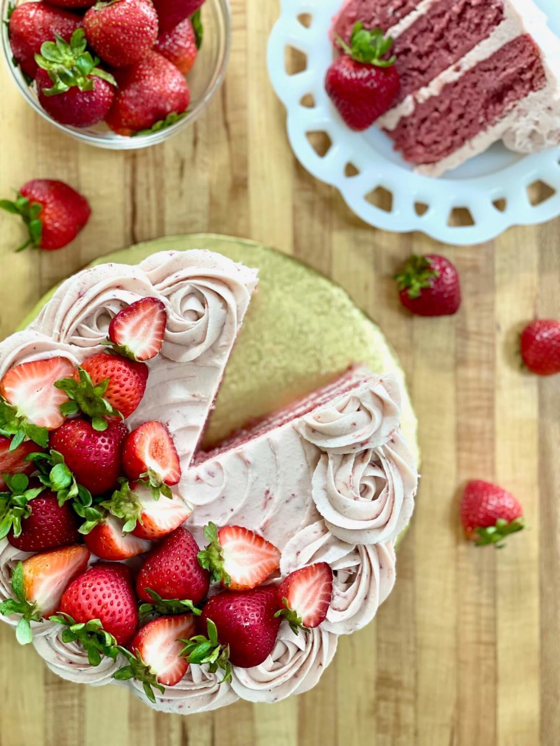 The Ultimate Fresh Strawberry Cake: A Secret Bakery Recipe - Amycakes Bakes