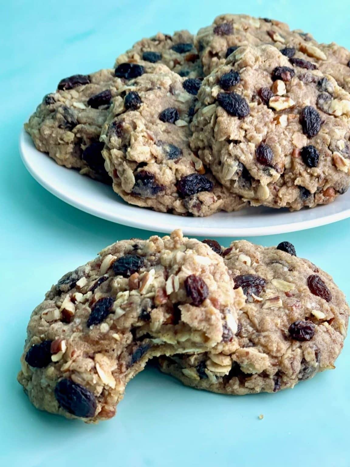 Thick and Chewy Oatmeal Raisin Cookies-Bakery-stye! - Amycakes Bakes