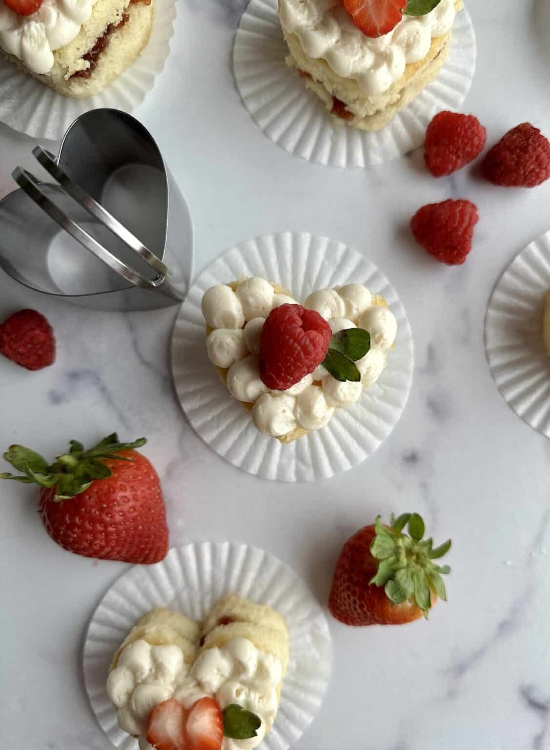 Delicious Mini Heart Cakes (two easy methods!) - Amycakes Bakes