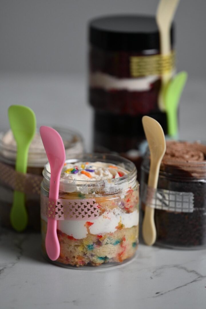 Easy Cake in a Jar Recipe (Mason Jar Cakes) - Amycakes Bakes
