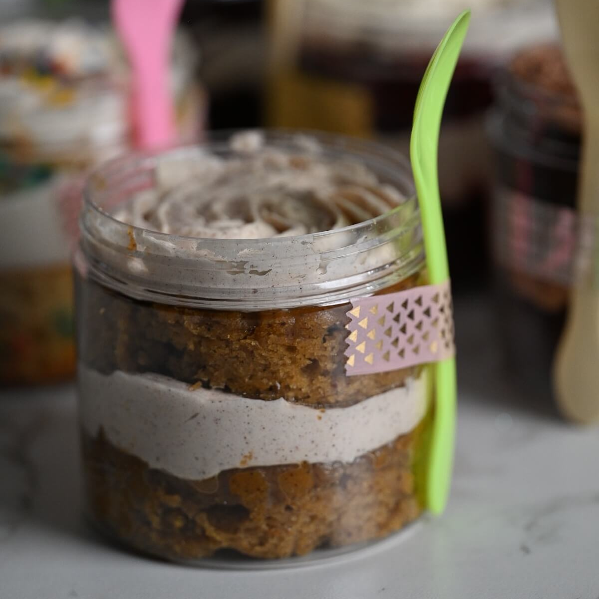 Easy Cake in a Jar Recipe (Mason Jar Cakes) - Amycakes Bakes